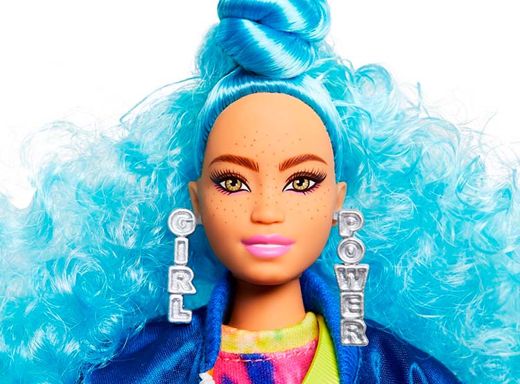 MUÑECA BARBIE EXTRA CABELLO AZUL ONDULADO