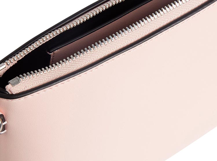 CARTERA CALVIN KLEIN SCULPTED POUCH21 MONO